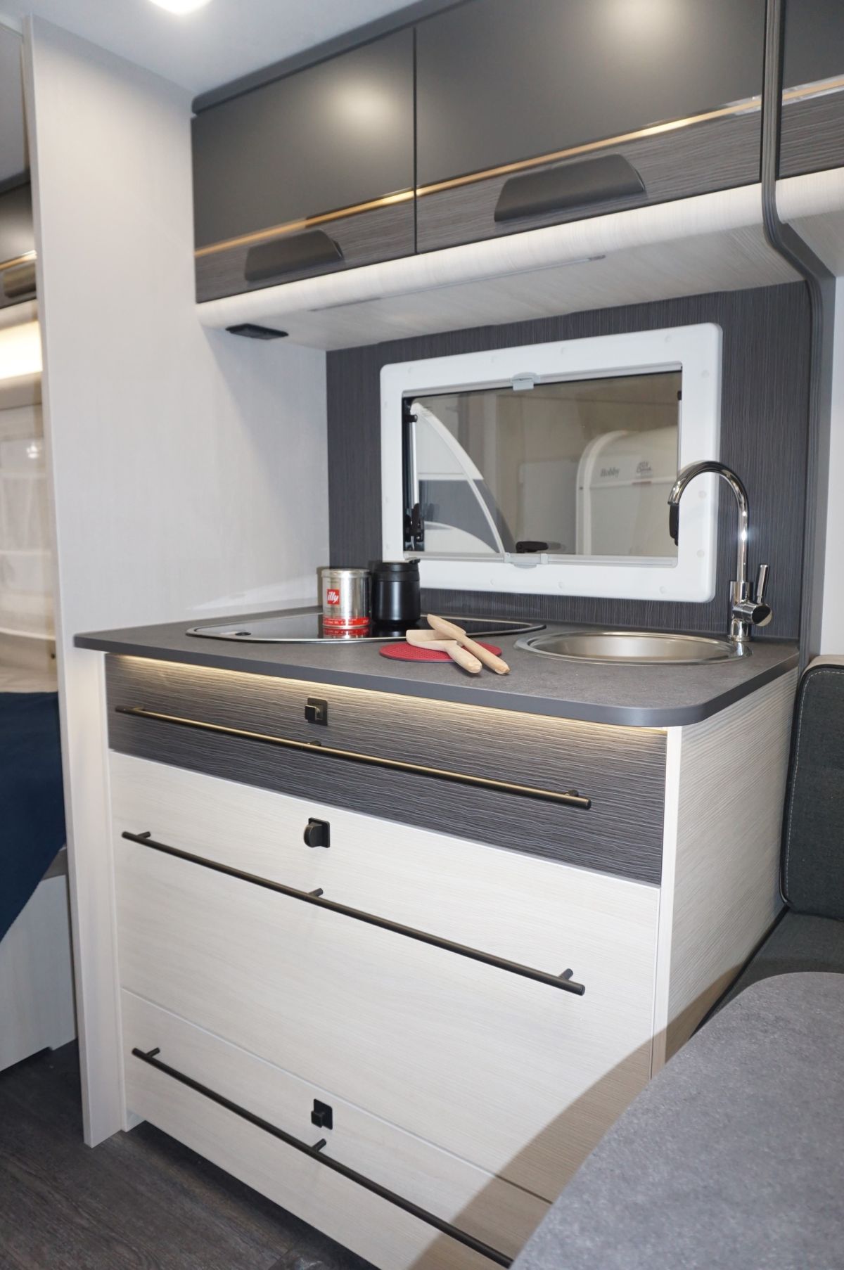 Nieuw - Box Caravans